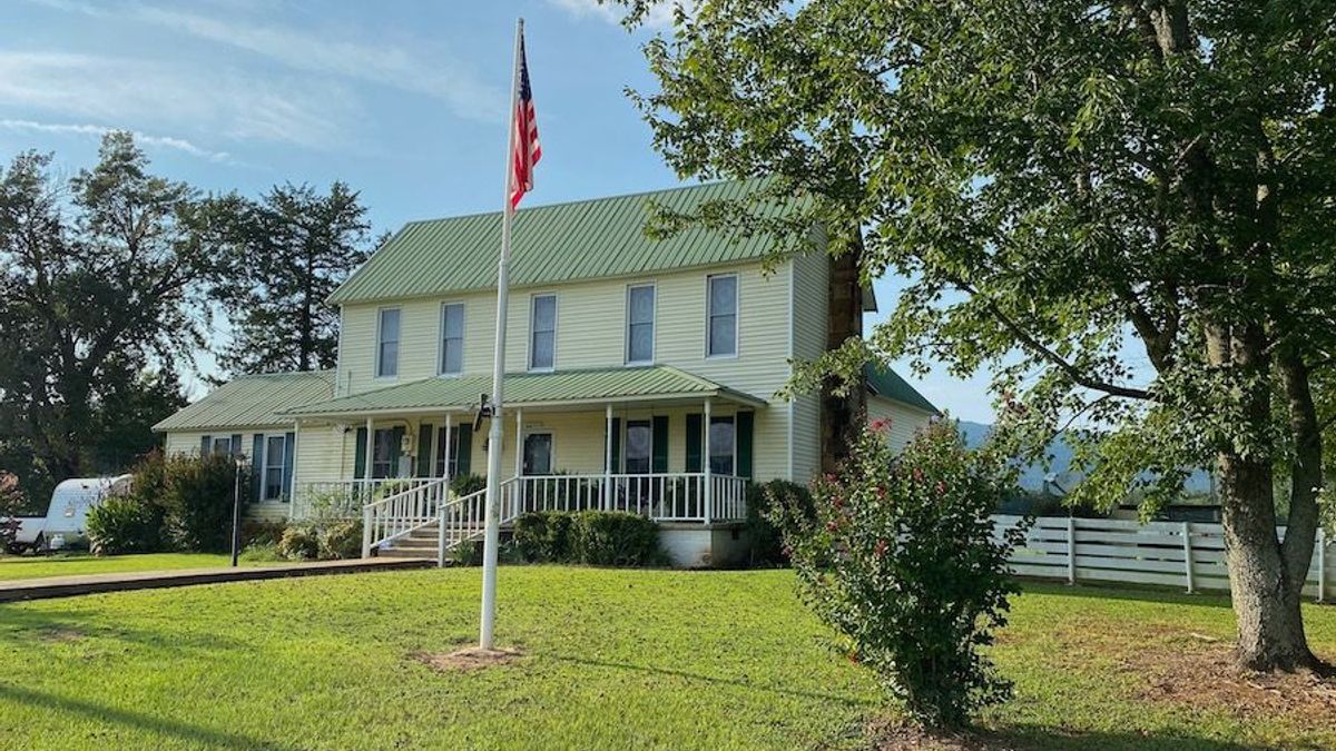 Homestead With Beautiful Mountain Views | Whitetail Properties
