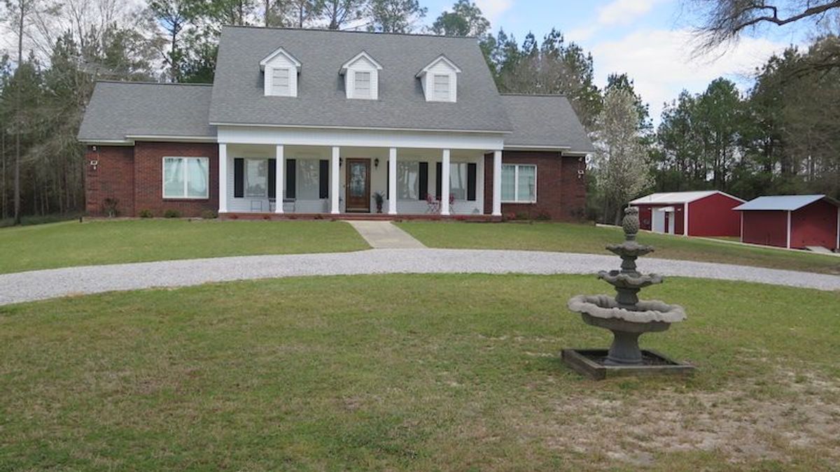 Stunning Country Estate With Abundant Wildlife | Whitetail Properties