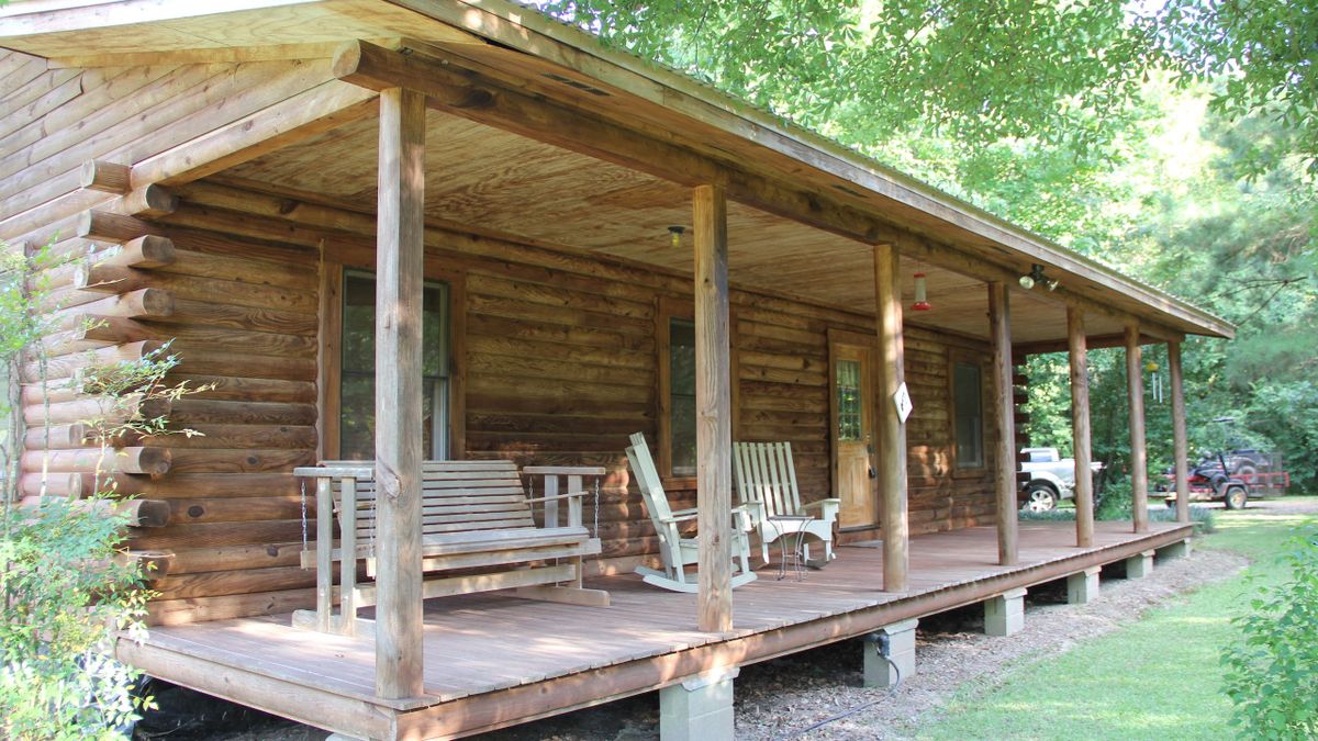 Log Cabin Joining The Homochitto National Forest | Whitetail Properties