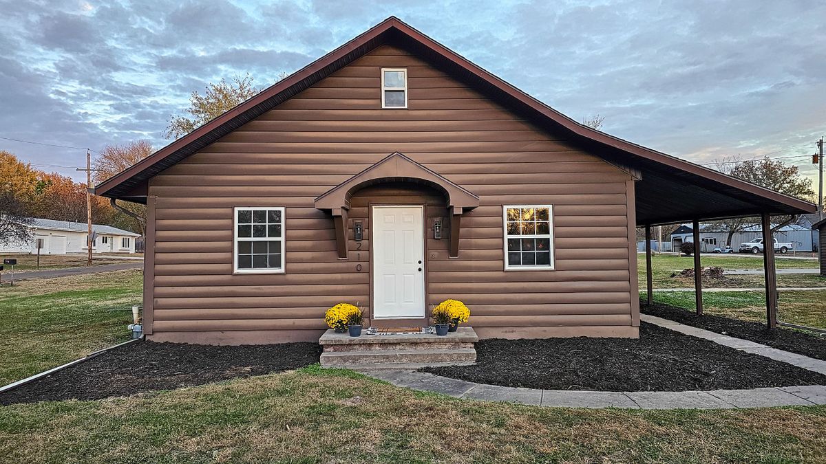 Three Bedroom/One Bathroom Home In Council Grove Near Elementary School ...