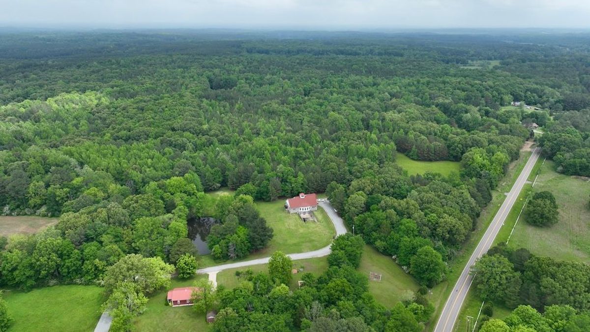 Beautiful Home And Acreage With Guest House | Whitetail Properties