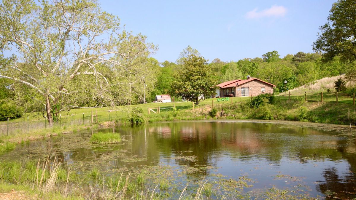 Spectacular Ranch In The Heart of the Ozarks | Whitetail Properties