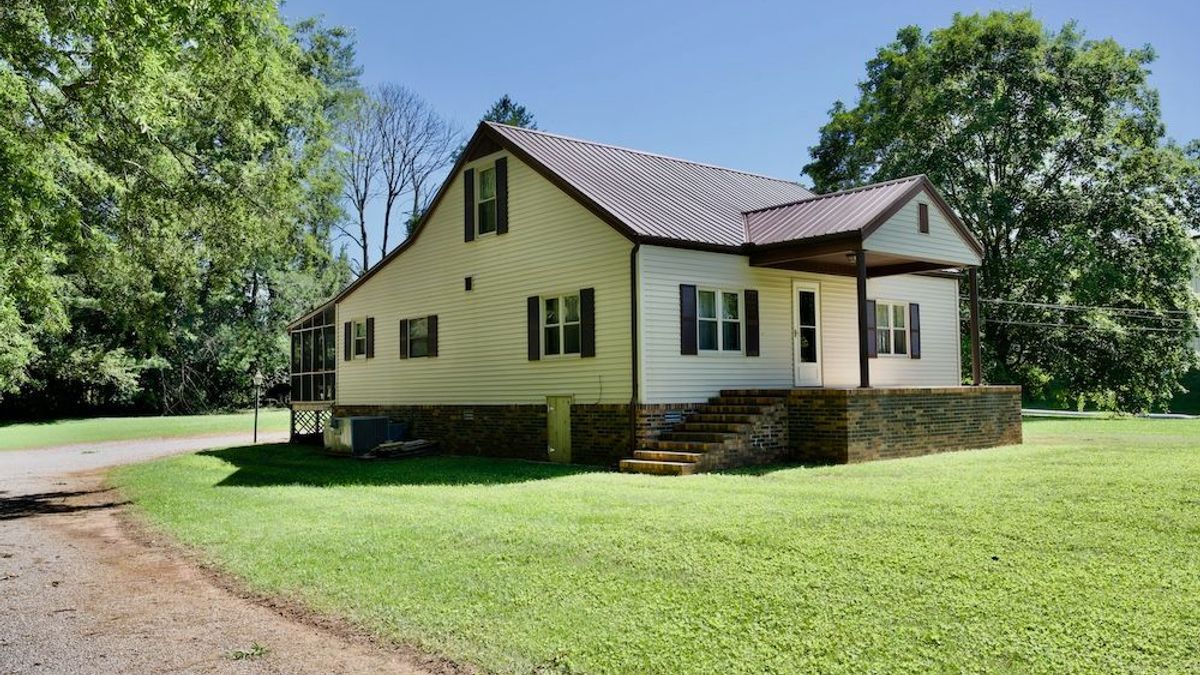 Peaceful Country Home Located Between Sparta And Cookeville | Whitetail ...