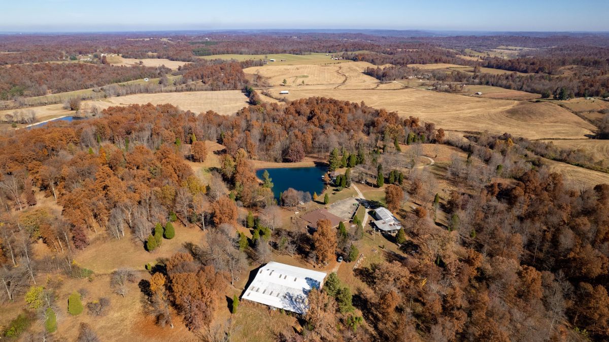 Large Acreage Hunting Tract With Home, Cabin And A Lake | Whitetail ...