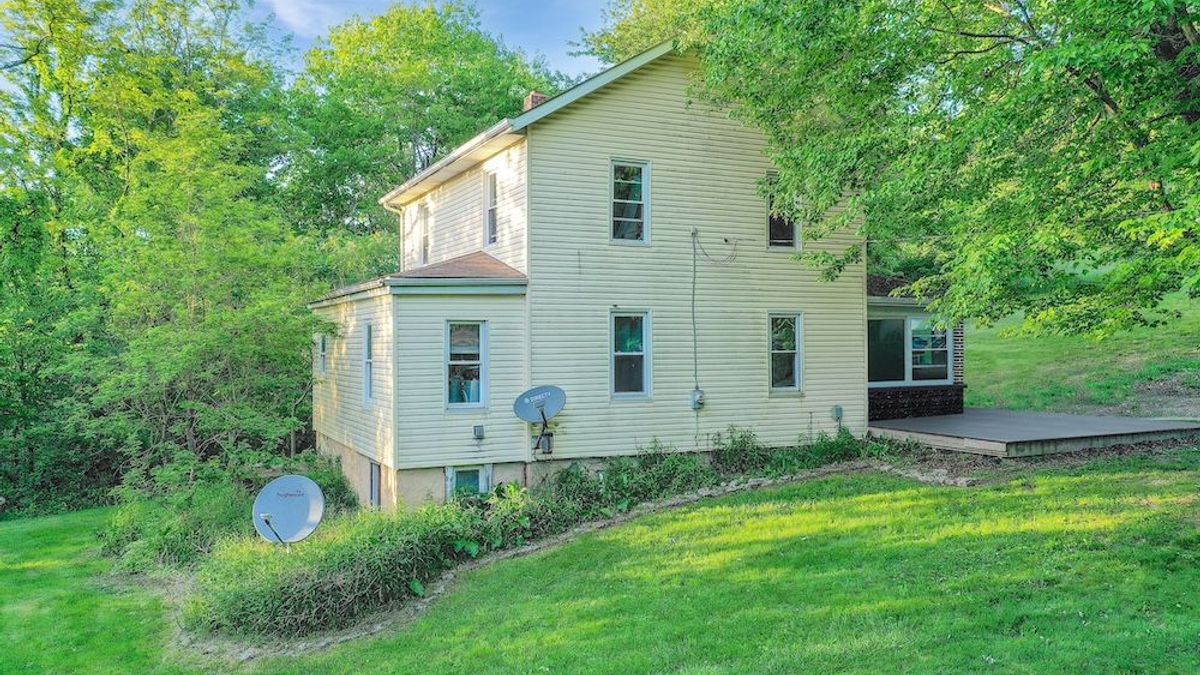 Secluded Country Homestead With Woods And Private Pond | Whitetail ...