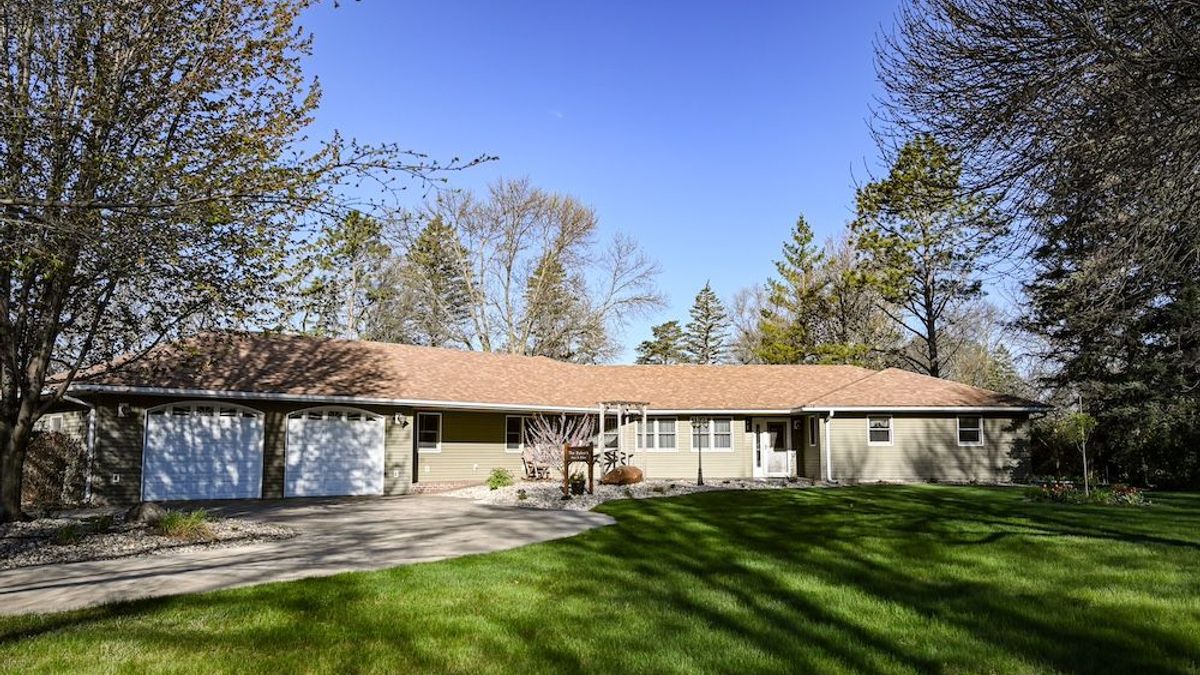 Spacious 4 Bedroom Home On 2 Acres In Sunnyview Development Near ...