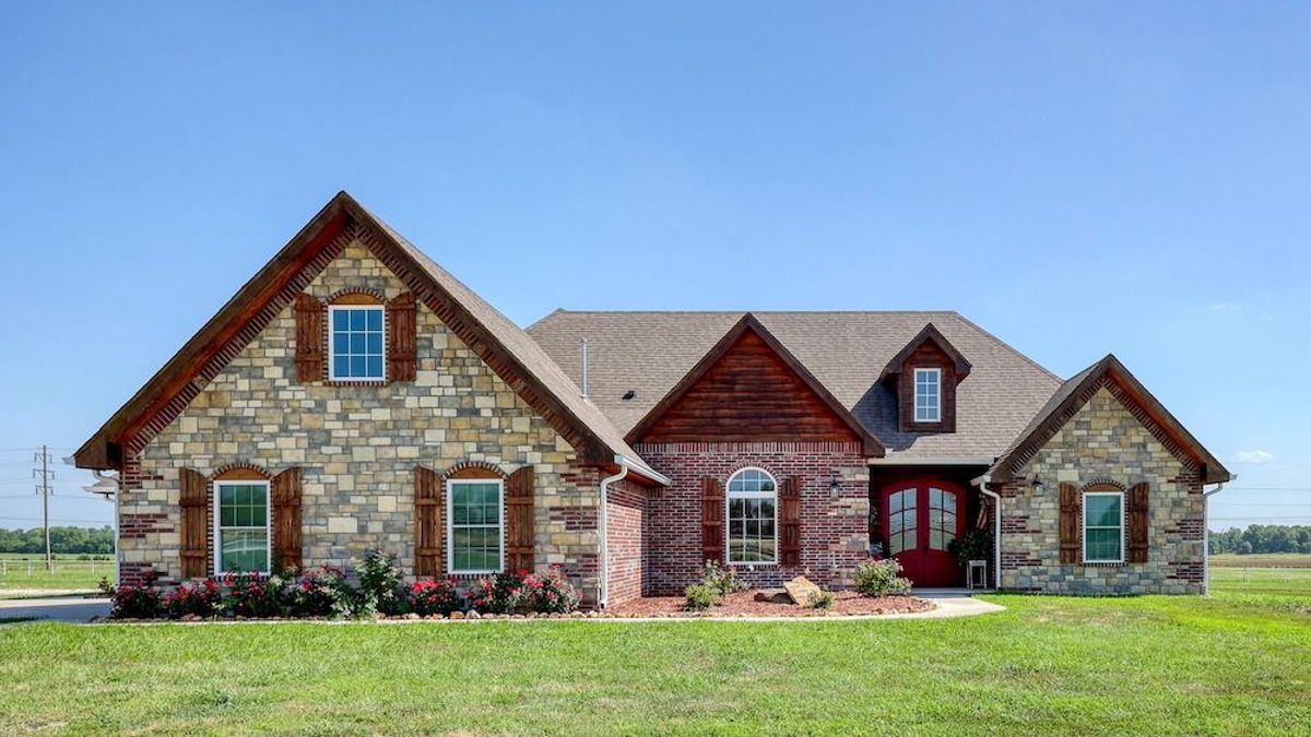 Ideal Custom Built Home With Finished Auxiliary Building And Shop Very ...