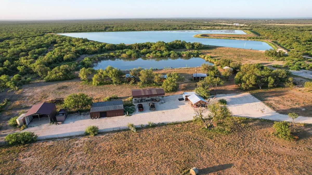 High Fenced Game Ranch With +/- 25 Acre Lake And Income | Whitetail ...