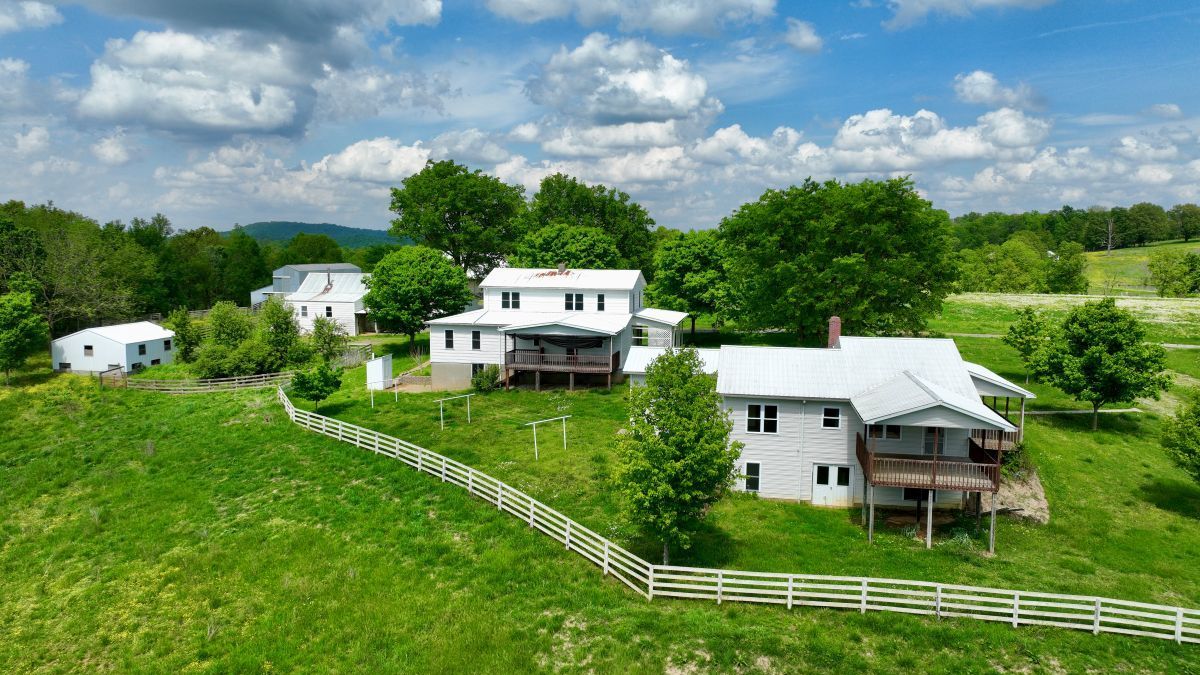 Multiple Country Homes On Acreage For Sale Near Marion | Whitetail ...