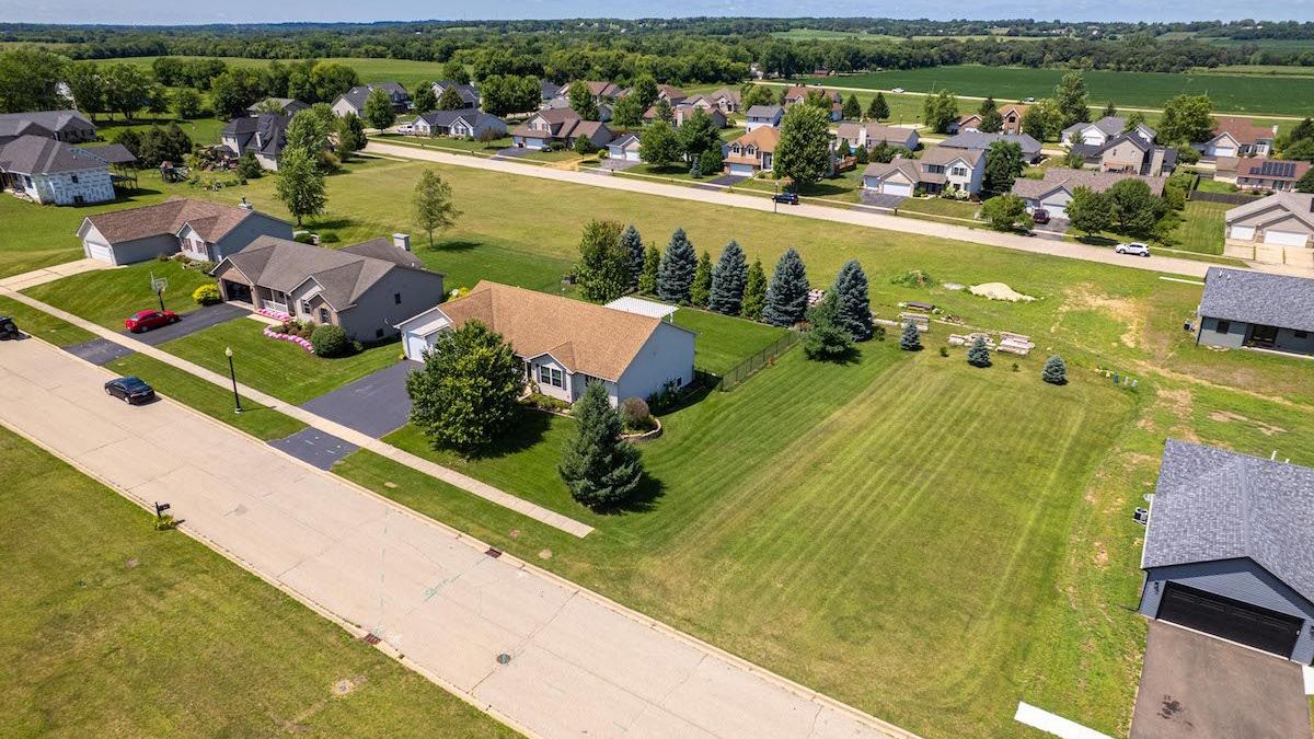 Ranch Home On Double Lot In Homestead Subdivision With Split Bedroom ...