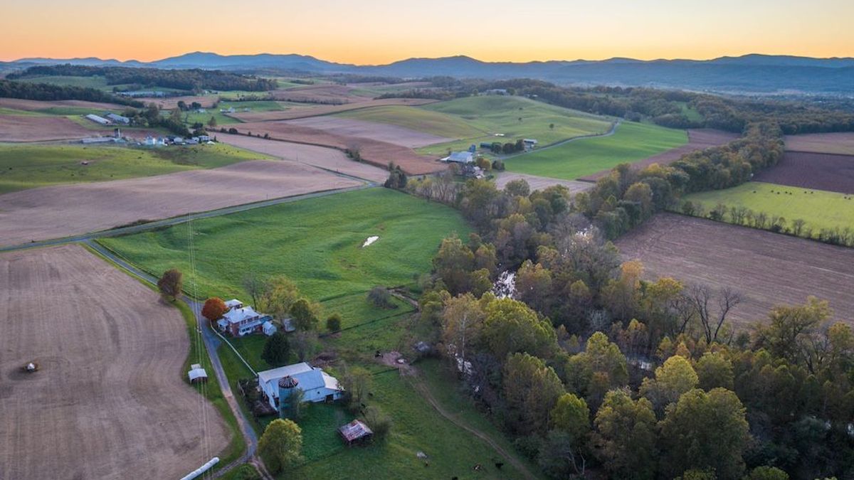 Prime Farm Grounds Along The Prestigious North River | Whitetail Properties