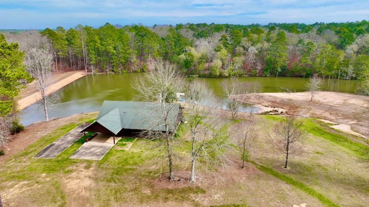 Beautiful Custom-Built Log Home, Camp Overlooking Beautiful 8-Acre Lake ...