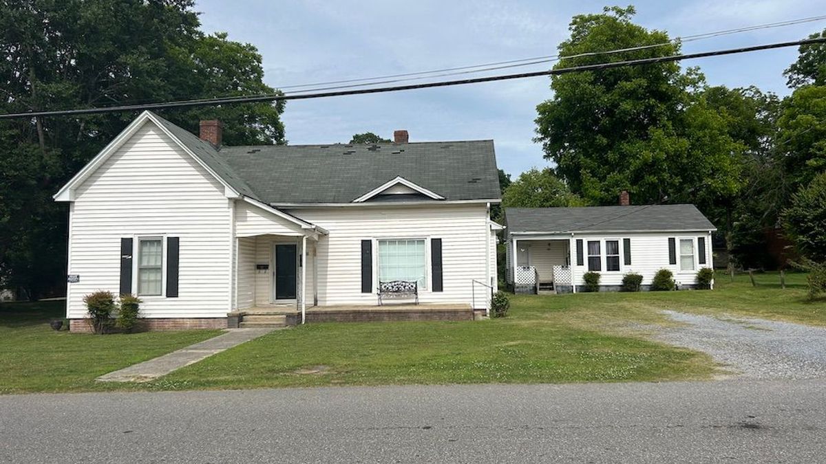 Dual Homes in Shelby NC | Whitetail Properties