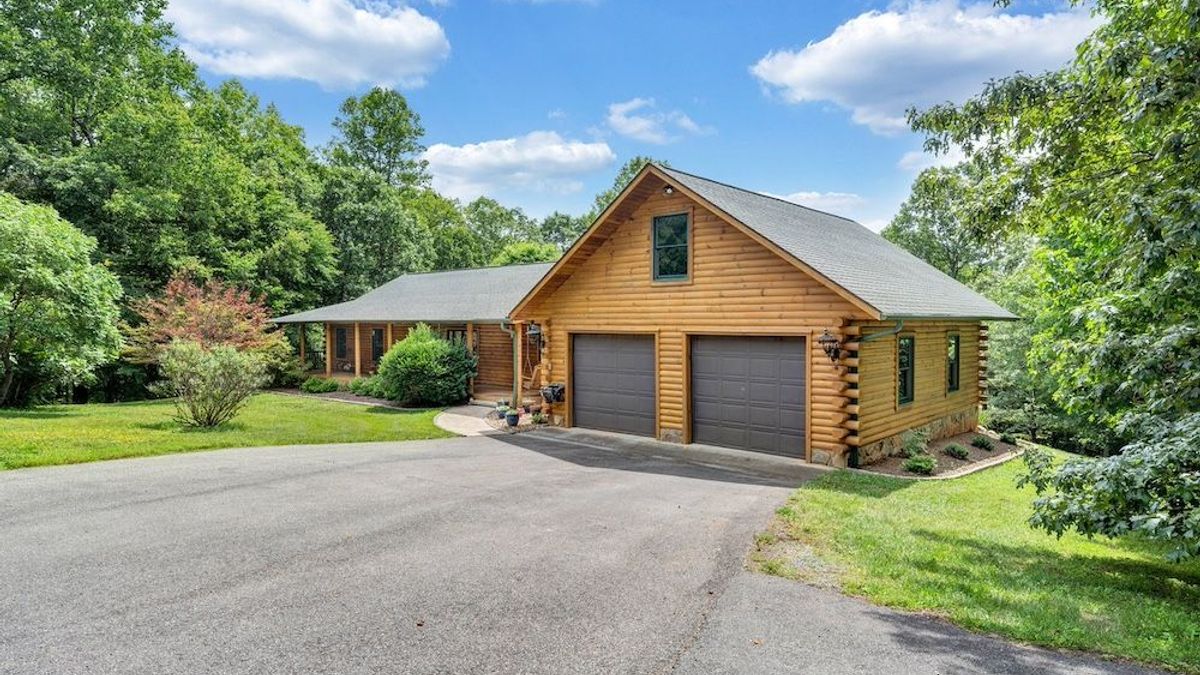 Beautiful Log Home With Stocked Pond And Blackwater River Frontage ...