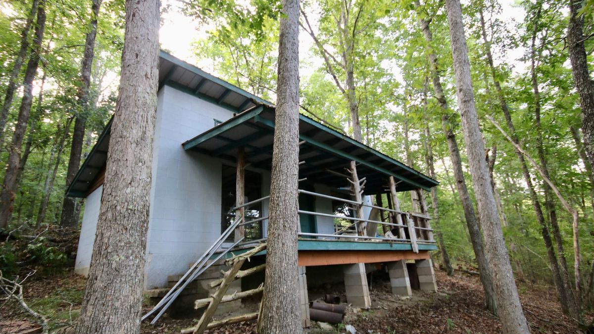Cozy Off The Grid Hunting Cabin In The Ozarks | Whitetail Properties