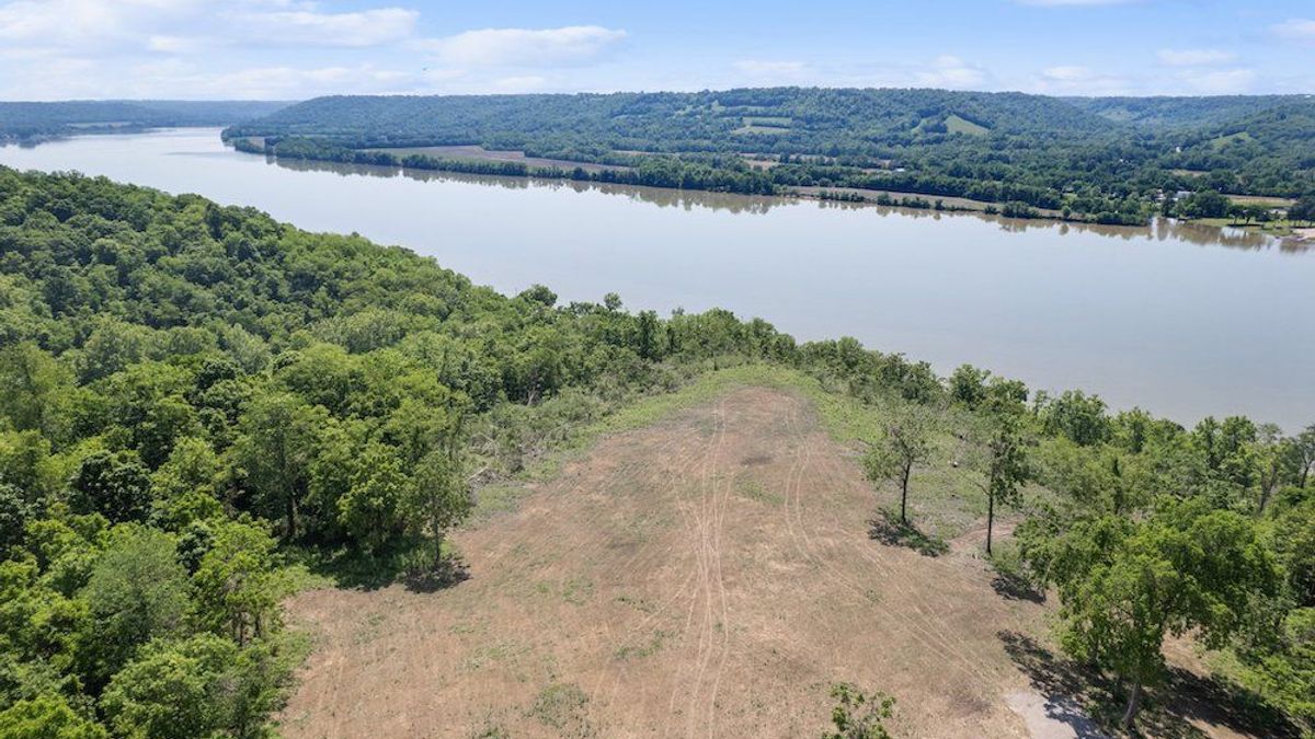 Riverfront Building Site With Acreage And View | Whitetail Properties