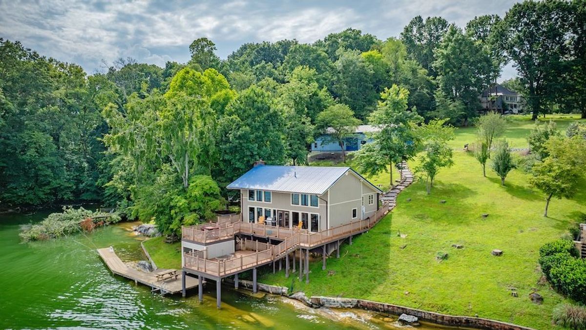 Ultimate Lakeside Living - Home And Detached Garage/Office On Boone ...