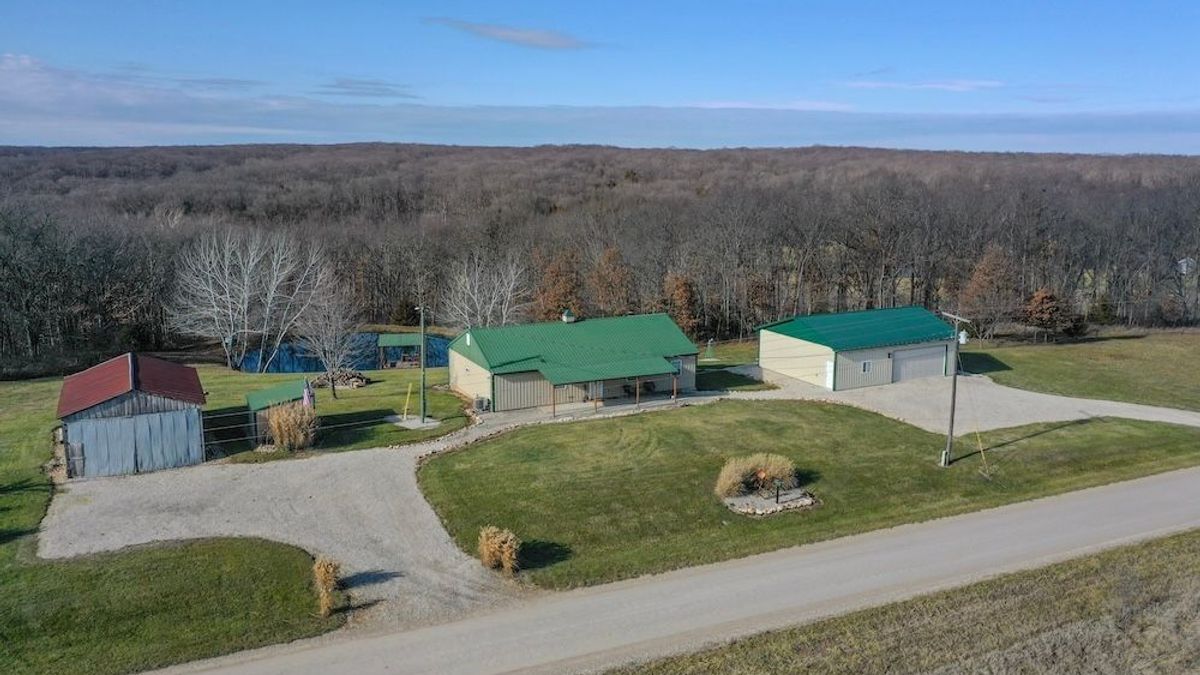 Hunting And Rec Farm With Cabin, Pond And Machine Sheds | Whitetail ...