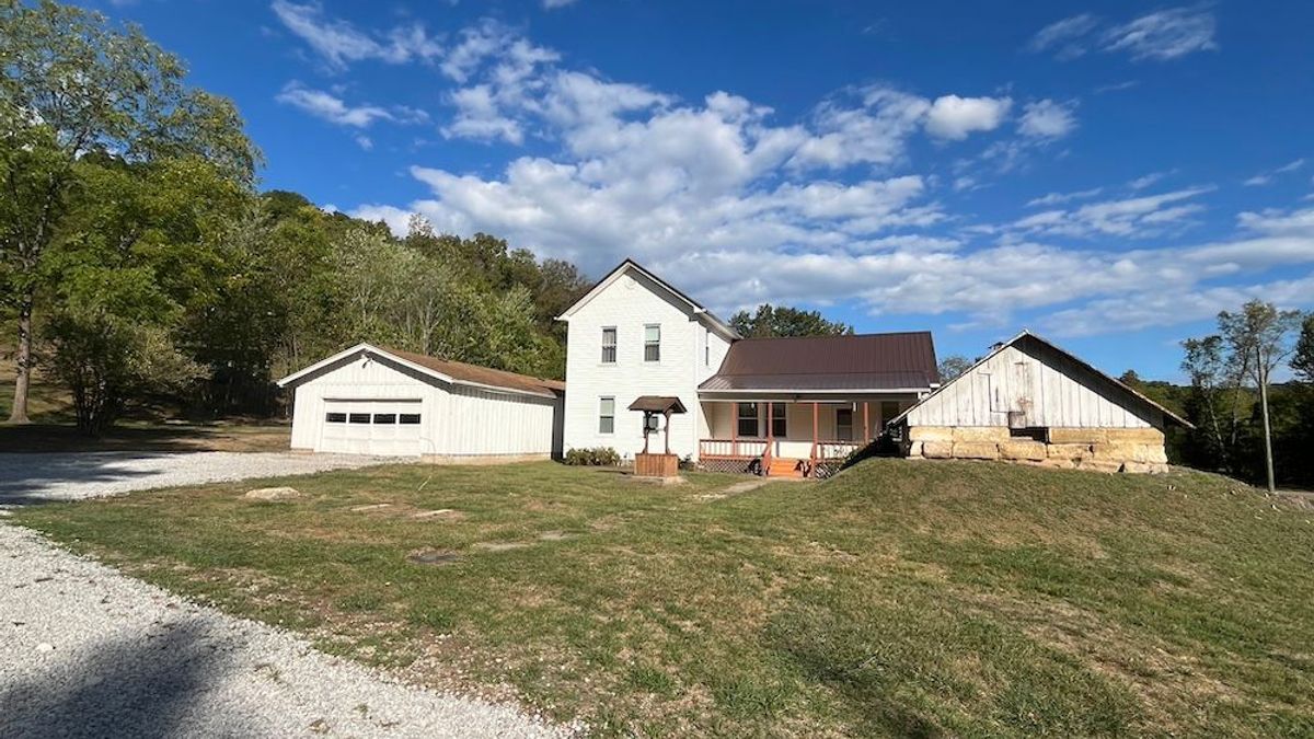 Farm House And Large Garage On Acreage | Whitetail Properties