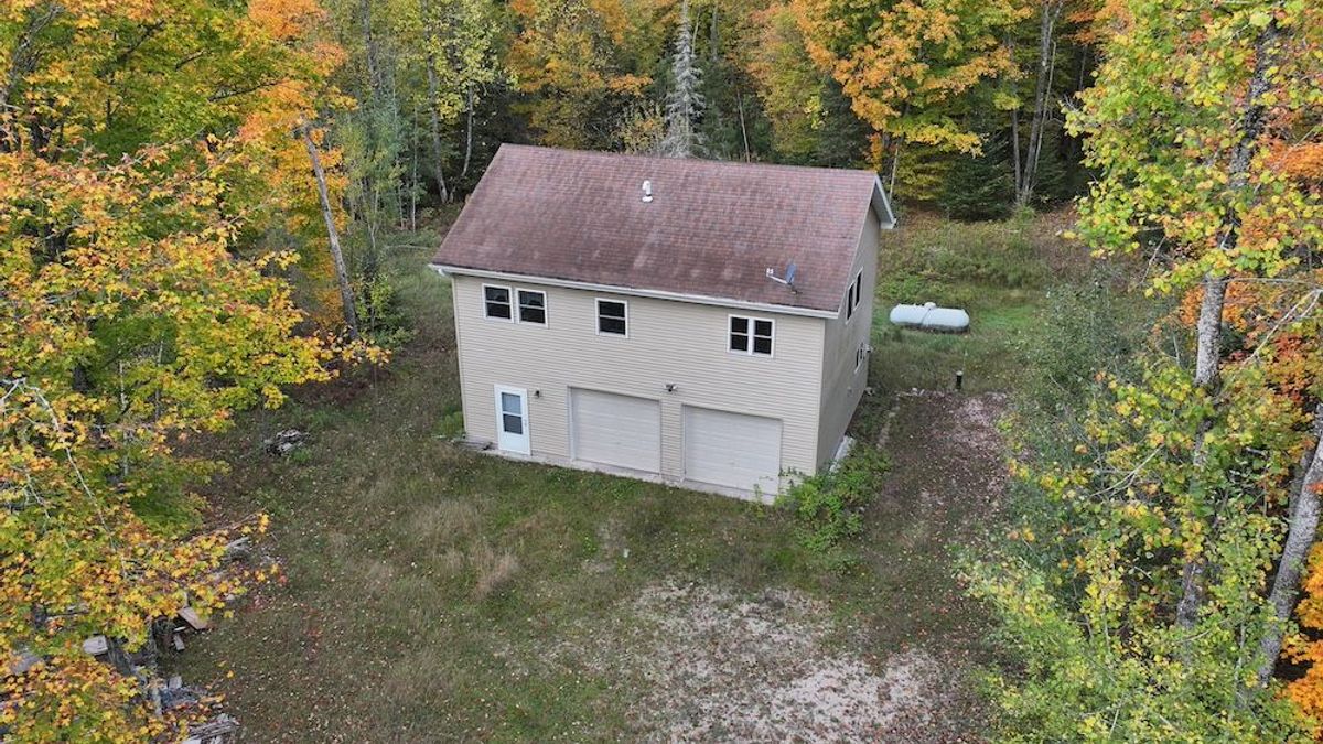 Beautiful 1 Bedroom, 1 Bath Cabin With A 2 Car Garage | Whitetail ...