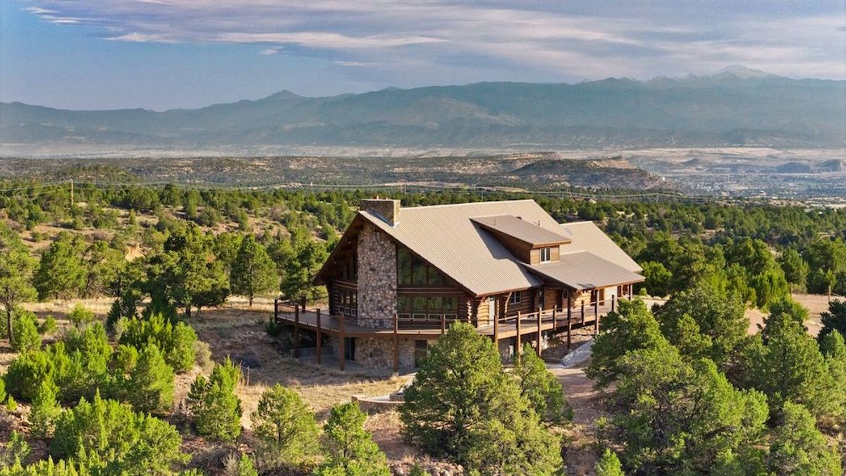 Locke Mountain Ridge: Modern Mountain Retreat On 70± Acres | Whitetail ...