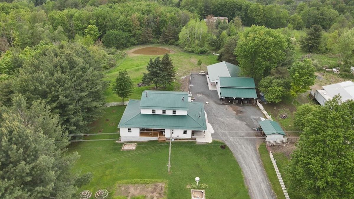 Farmette On Backroad – Home, Horses, Barn, SGL 12 Closeby | Whitetail ...