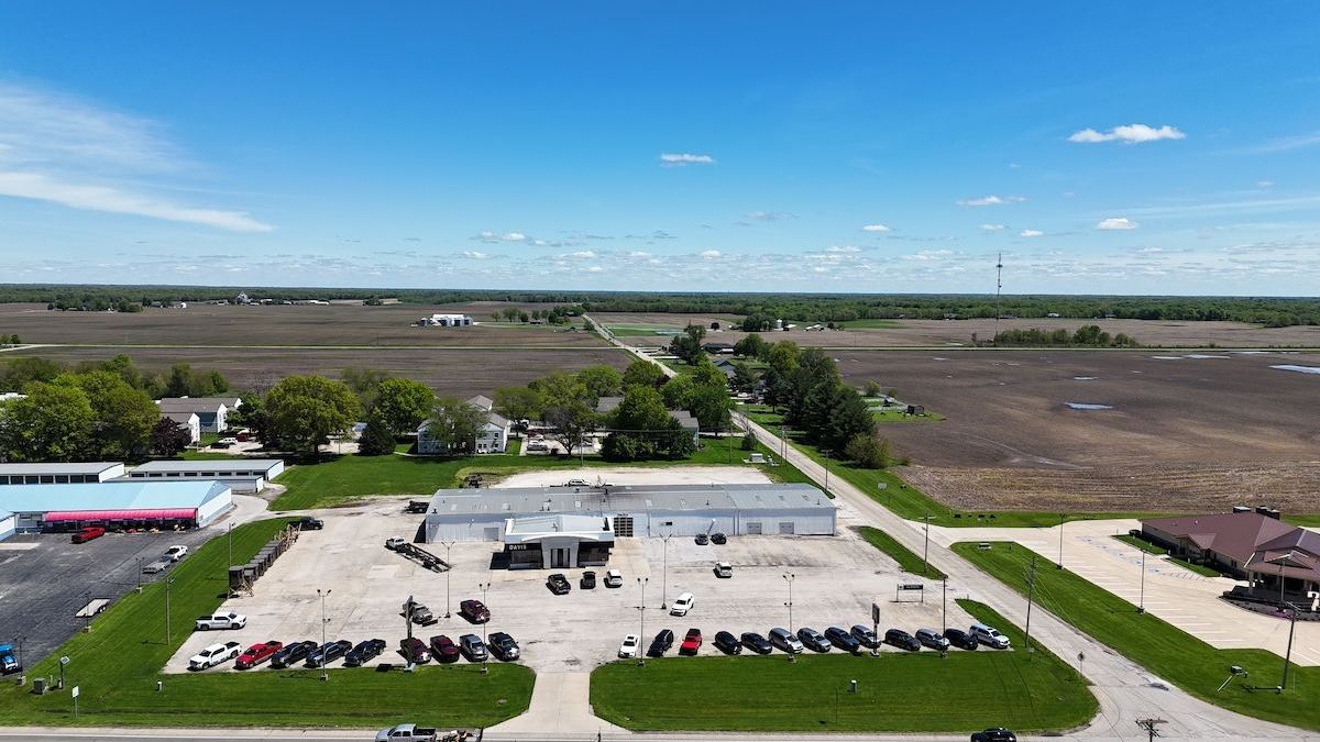 Freestanding Retail Building For Sale In Canton, Illinois | Whitetail ...