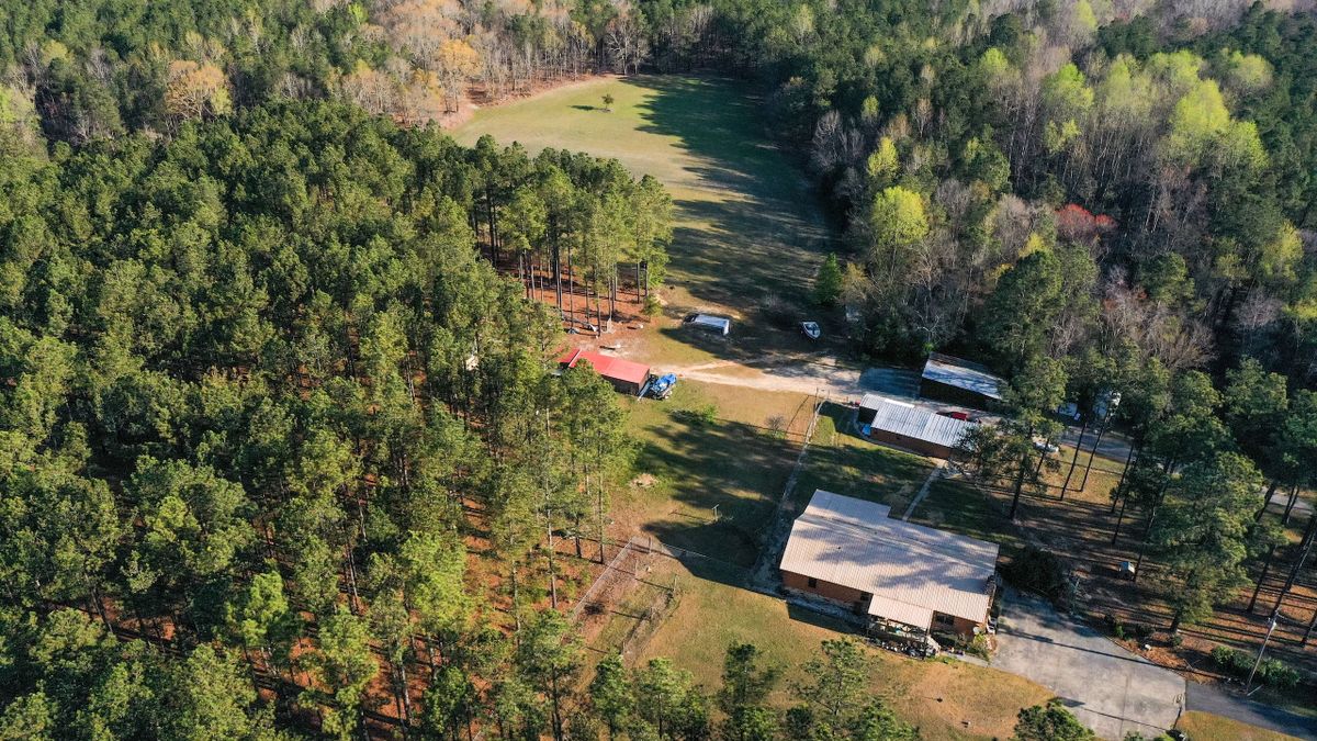 Beautiful Log Home On Sprawling Timber And Recreational Acreage ...
