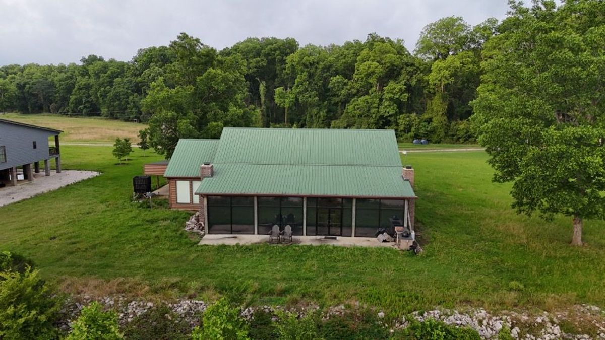 Two Shares And Camp In Lookout Point Hunting club | Whitetail Properties