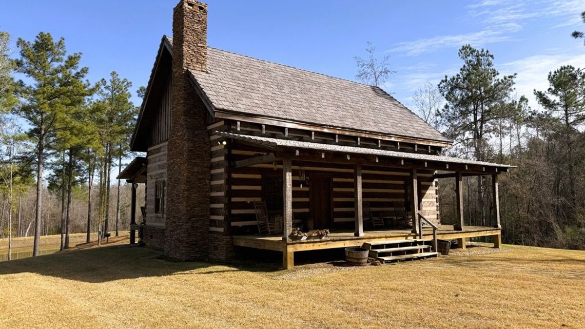 Custom Built Appalachian Style Log Cabin With Acreage | Whitetail ...