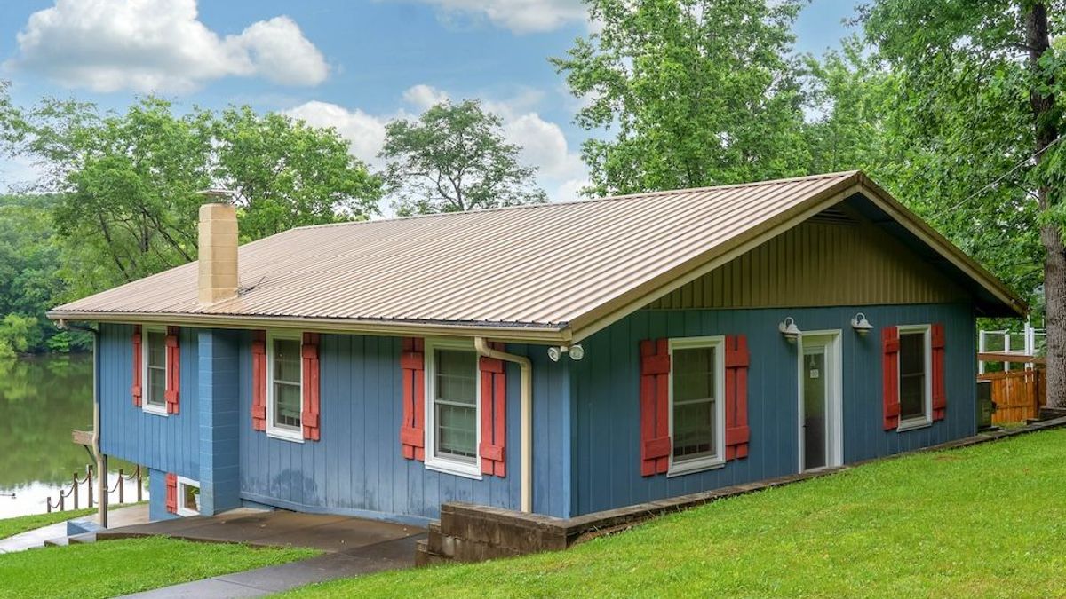 Lakeside Retreat On Over An Acre With Private Dock And 40x60 Workshop ...