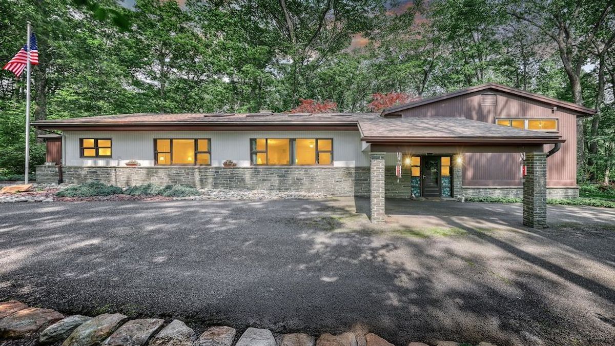 Exceptional Country Home - A Private Retreat With Premium Features ...