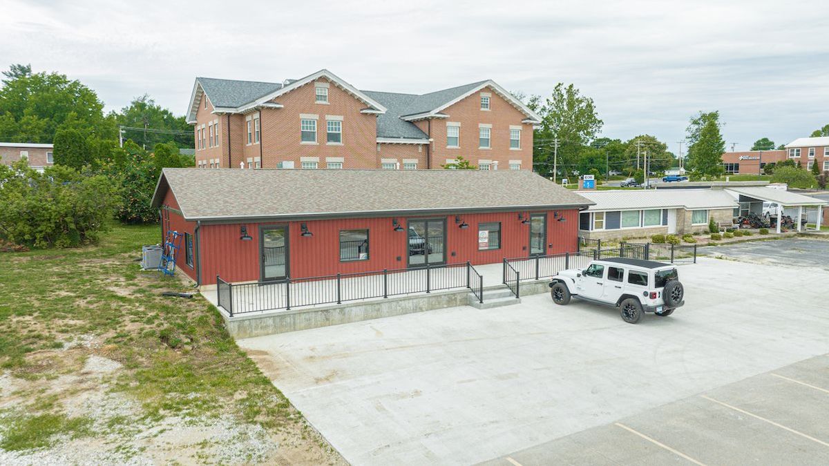 Established Hooterville Cafe In Pittsfield | Whitetail Properties