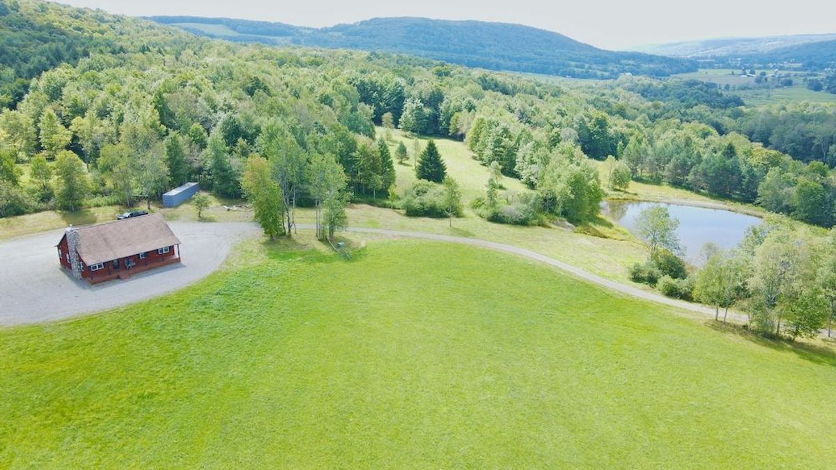 Wildlife Oasis: Prime Hunting From Your Private Retreat With Pond ...