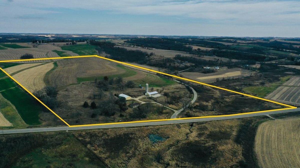 Home/Outbuildings On Tillable Acreage | Whitetail Properties