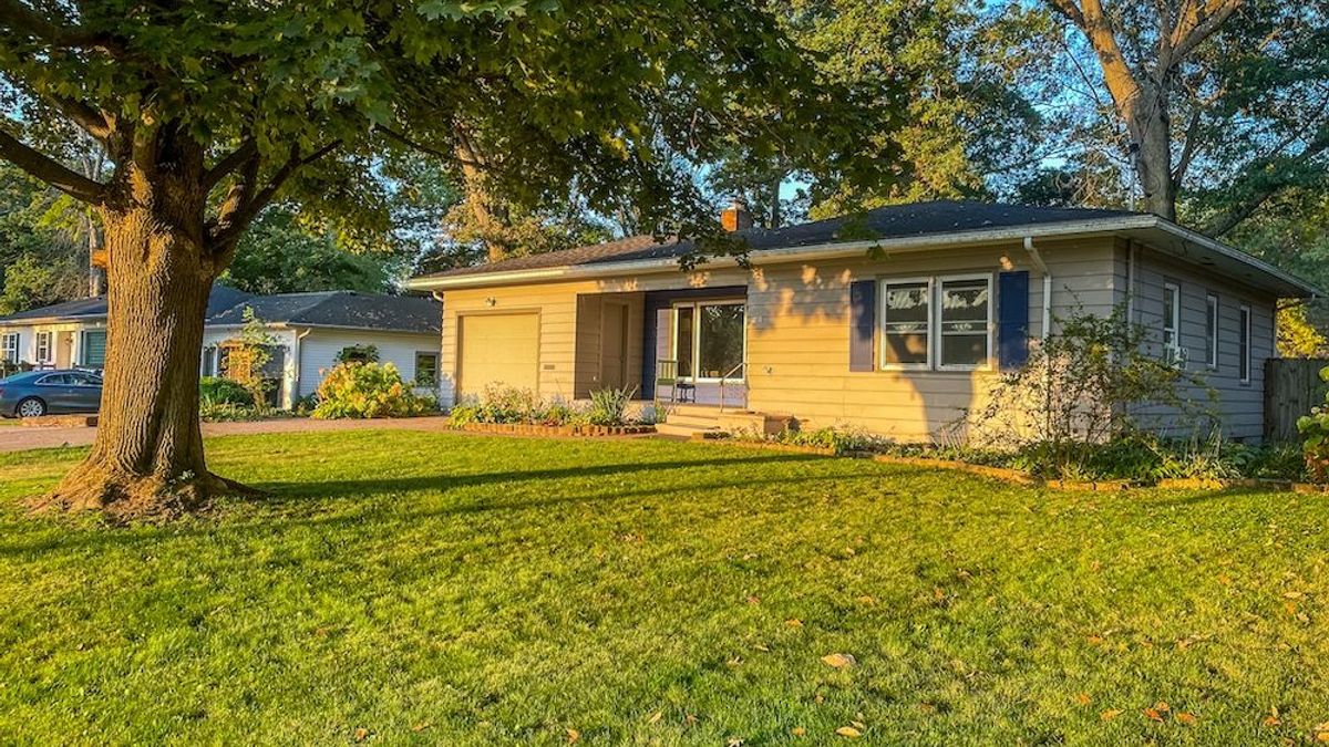 Home With Wisconsin River View In Port Edwards, Wisconsin | Whitetail ...