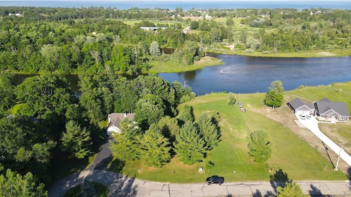 Breathtaking Waterfront Lot In Desirable River Bend Pointe Subdivision ...