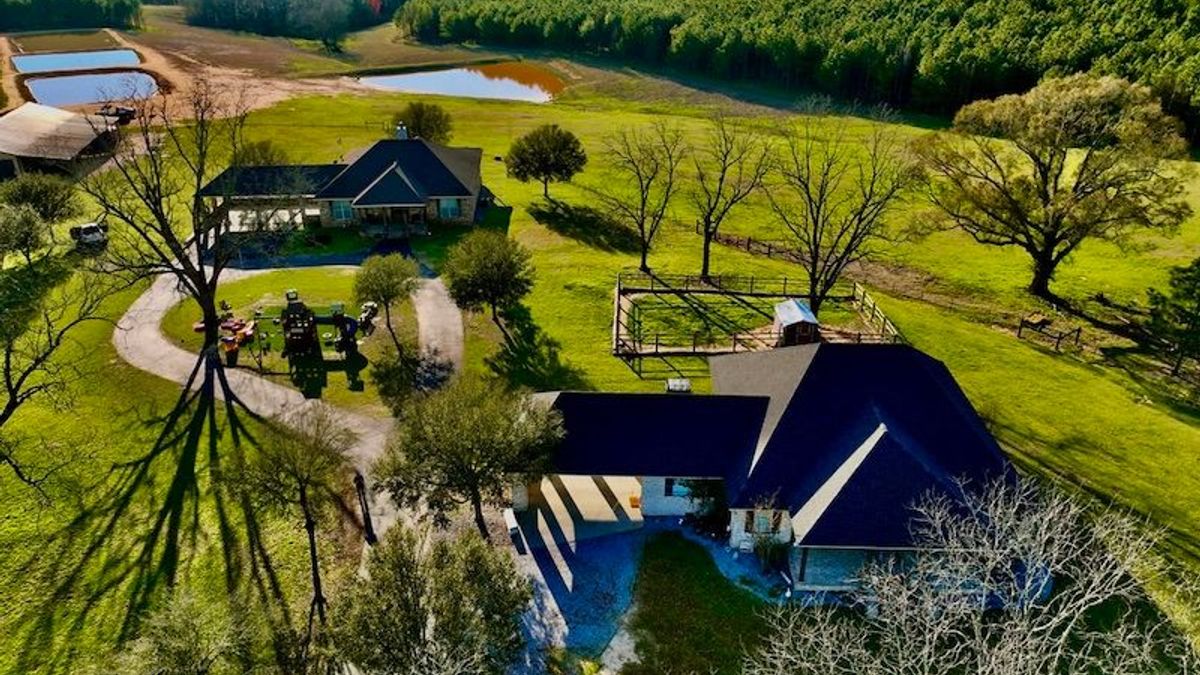 Two Homes And A Huge Barn With Endless Opportunities | Whitetail Properties