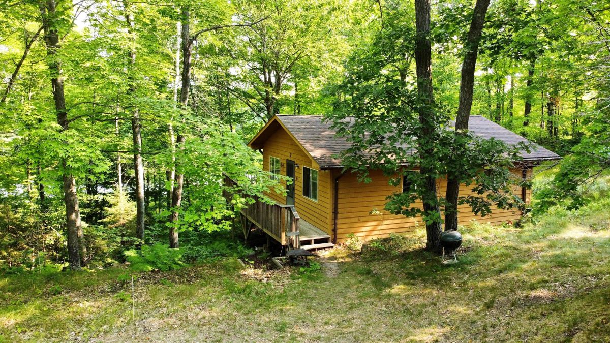 Cozy Cabin On Twin Lake | Whitetail Properties