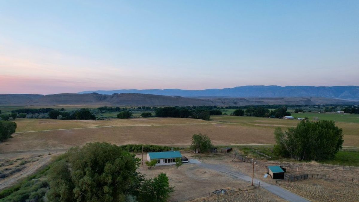 Home and Acreage Near Shell, WY | Whitetail Properties