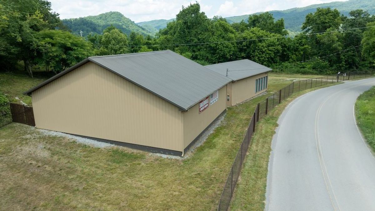 Versatile 3,000 Sq Ft Commercial Property On 15 Acres With Mountain ...