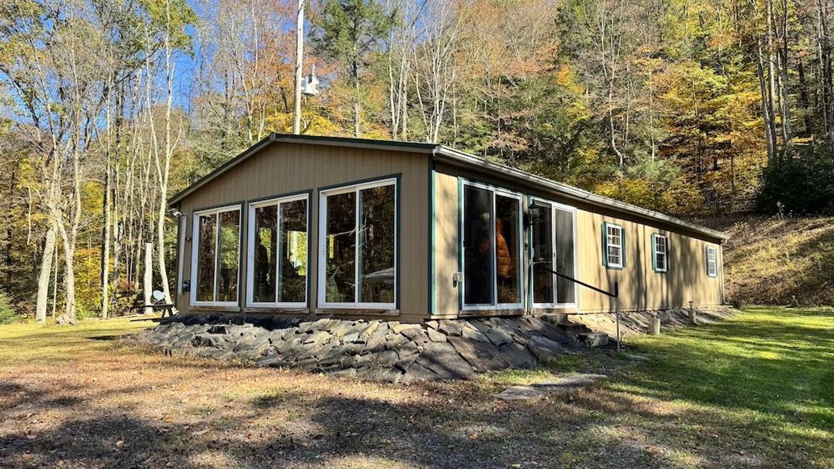Rustic 2 Bedroom Cabin In Gated Somerset Mountain Retreat | Whitetail ...