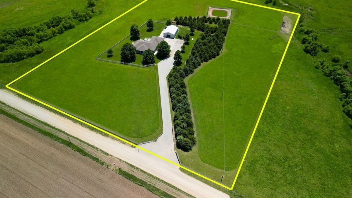 Charming Country Home On 8 Acres Near Topeka | Whitetail Properties