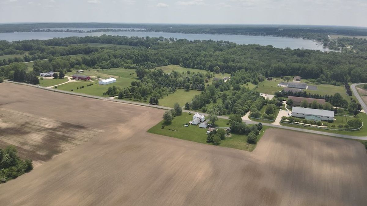 Whitetail Retreat: Farmhouse, Barns And Prime Hunting Land In Bean Creek Deer Co-op, Close To ...