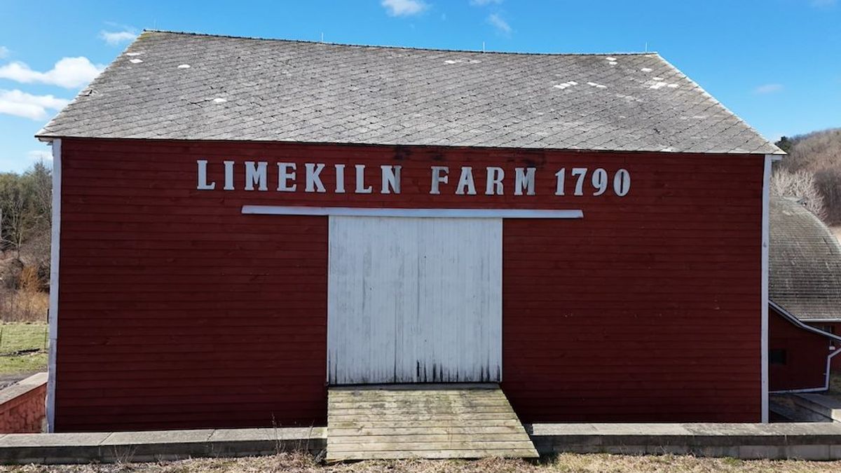 Historic 1790 Farm With Barns In West Coxsackie | Whitetail Properties