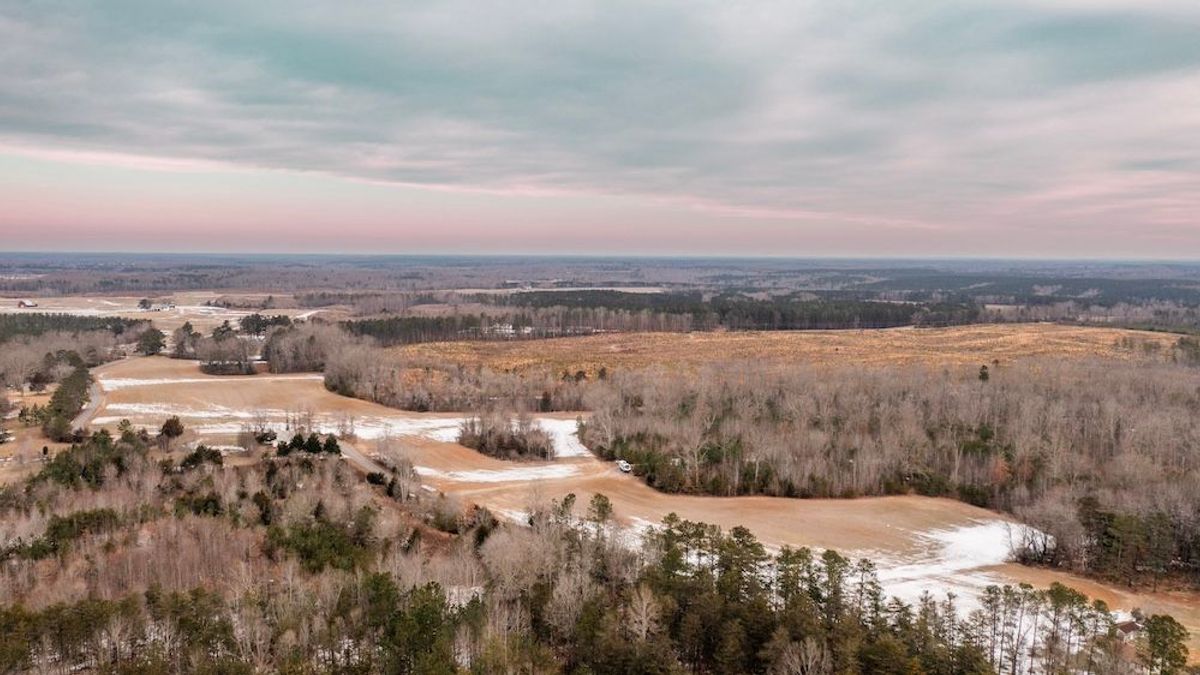 Fully Equipped Hunting Retreat With RV And Stands | Whitetail Properties