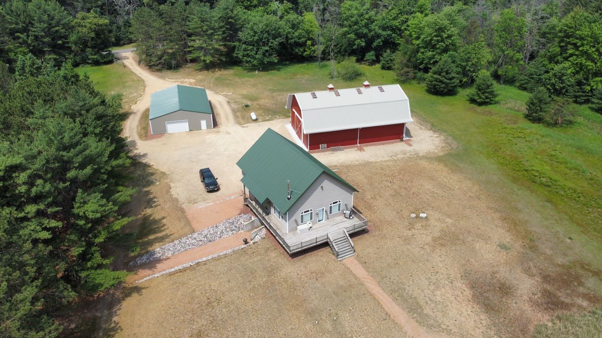 Pristine Lodge With Outbuildings And Gorgeous Hunting Land | Whitetail ...