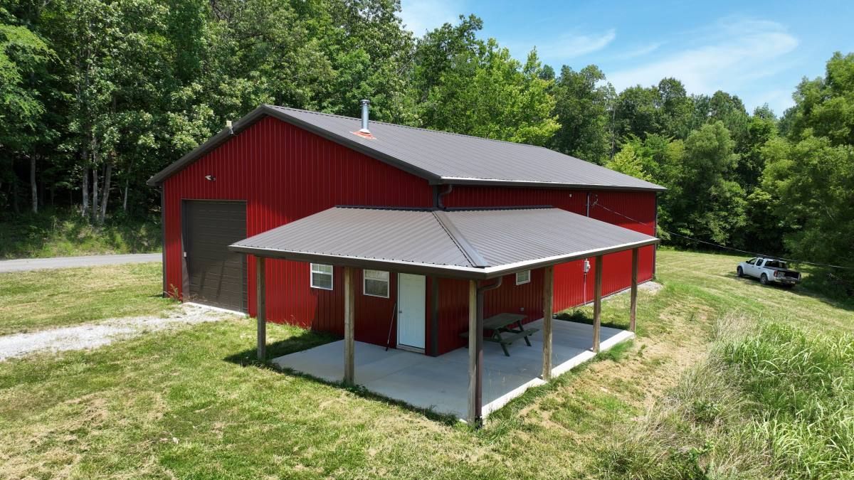 Pole Barn Cabin Overlooking Lake In West KY Big Buck Area | Whitetail ...