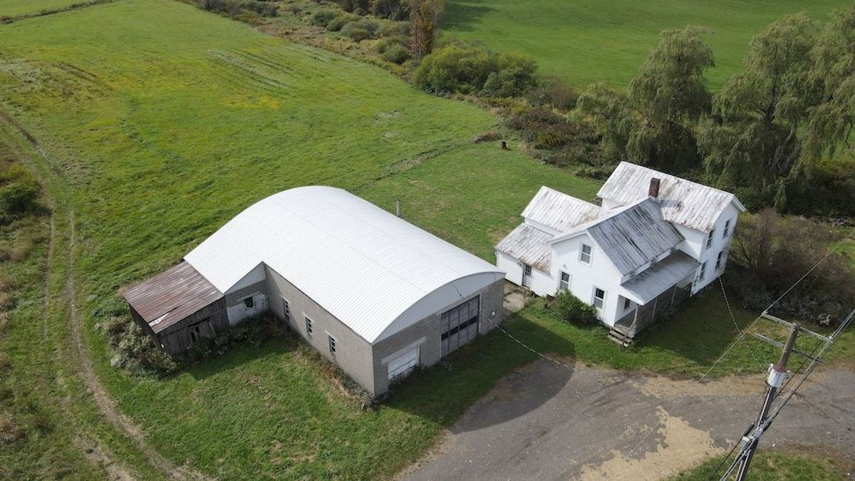Country Farmhouse With Huge Garage/Workshop | Whitetail Properties