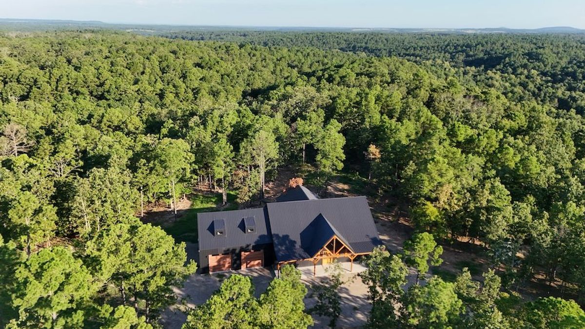 Barndo-Style Lodge In Secluded Area With Great Hunting | Whitetail ...